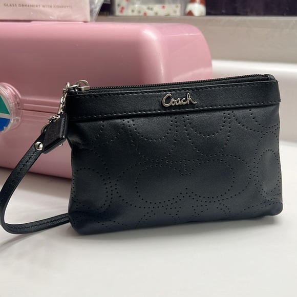 Coach | Bags | Coach Vantage Black Leather With Logo And Logo Stitching ...